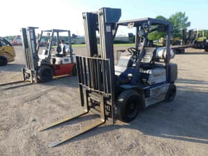 SOLD - Komatsu FG25T Lot No. 340388 Construction with 299 Hrs | Tractor ...