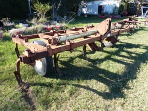 SOLD - KRAUSE 3 PT 12 SHANK CHISEL Tillage with 12 Shanks | Tractor Zoom