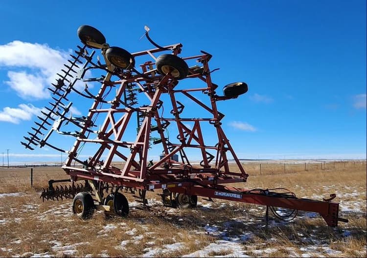 SOLD - Krause 4000 Tillage Chisel Plows | Tractor Zoom