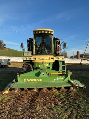 SOLD - Krone BIG M Lot No. 458218 Harvesting with 2,671 Hrs | Tractor Zoom