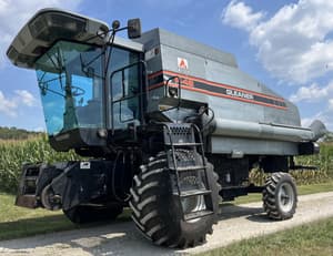 SOLD - Gleaner R42 Lot No. 84 Combines with 4,628 Hrs | Tractor Zoom
