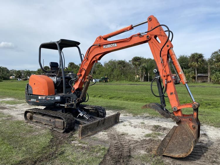 SOLD - Kubota KX61-2 Construction Compact Excavators | Tractor Zoom
