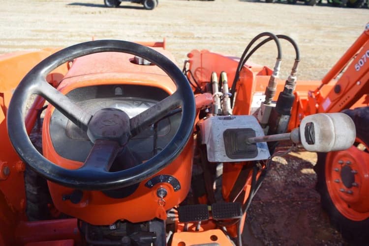 Kubota L3800 Tractors Less than 40 HP for Sale | Tractor Zoom