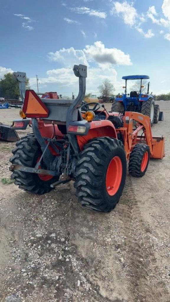 Kubota L3800 Tractors Less than 40 HP for Sale | Tractor Zoom