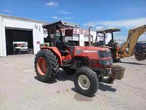 Kubota M5400 Lot No. 42 Tractors For Sale with 2,530 Hrs | Tractor Zoom