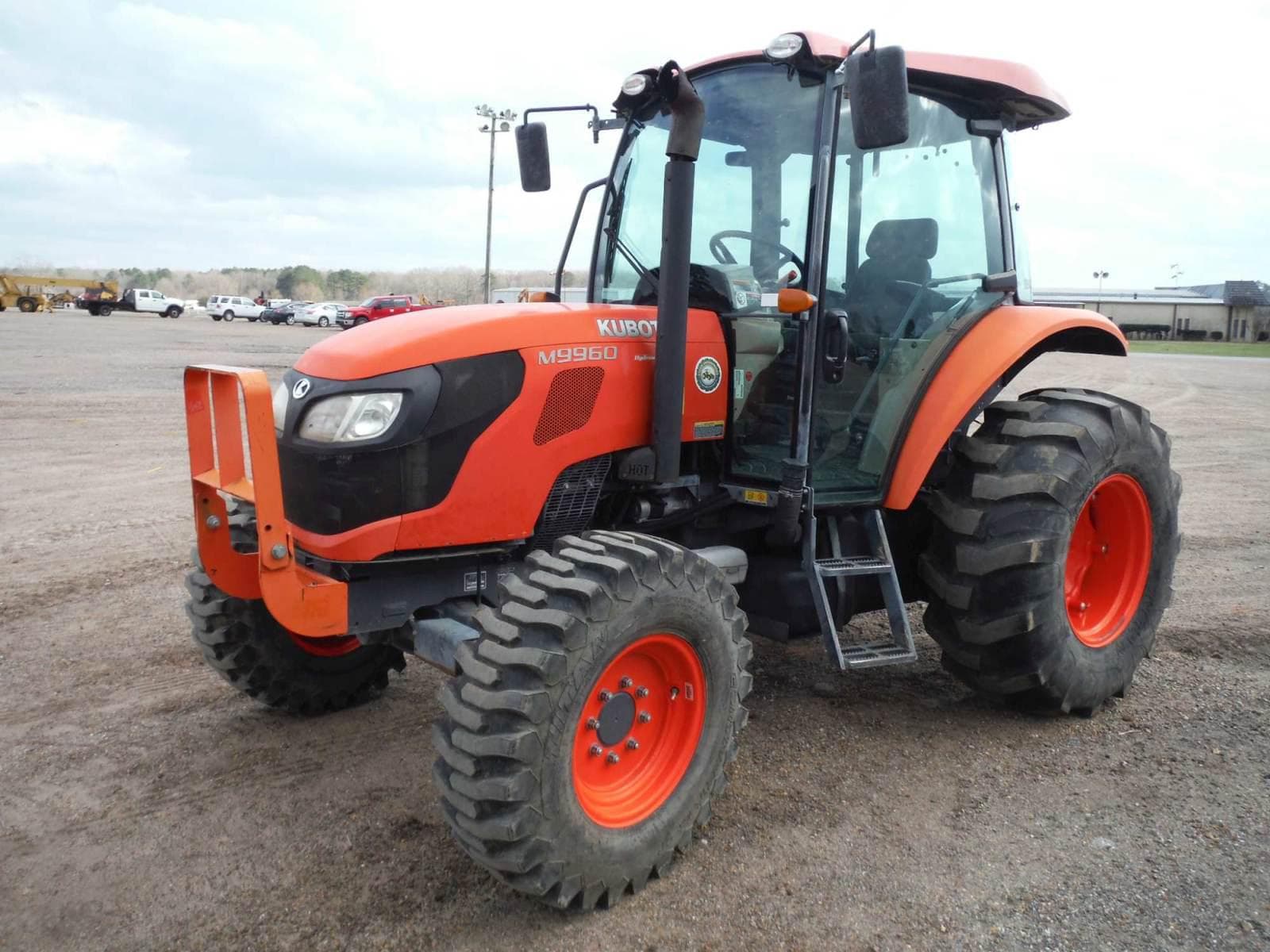 Kubota M9960 Tractors 100 to 174 HP for Sale | Tractor Zoom