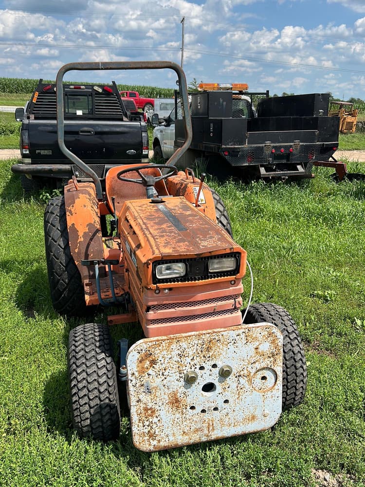 Kubota B8200 Tractors Less than 40 HP for Sale | Tractor Zoom