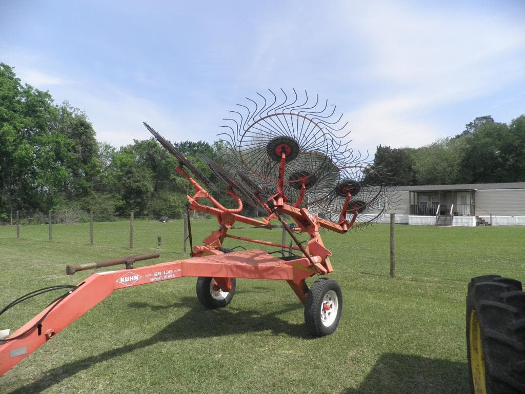 Kuhn SR108 Hay and Forage Hay - Rakes/Tedders for Sale | Tractor Zoom