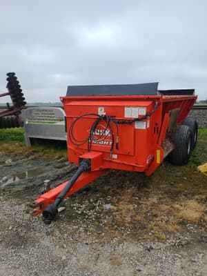 SOLD - Kuhn 8118 Manure spreader, tandem floaters, 540 pto Manure ...