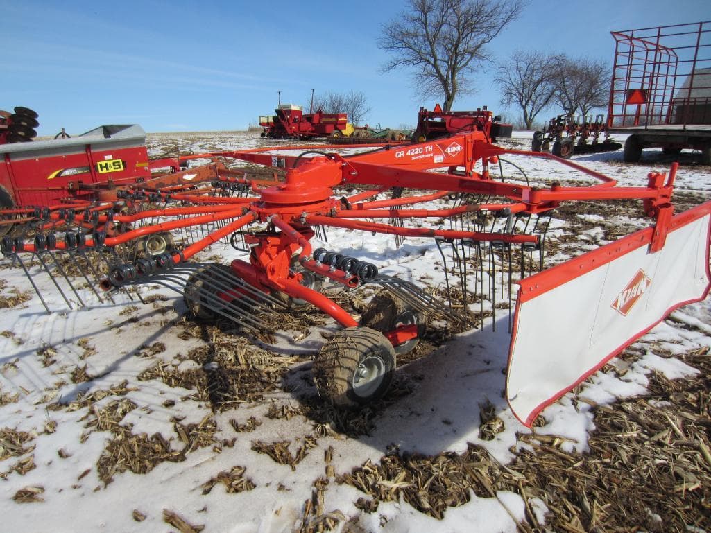 Tractor Zoom - Kuhn GA4220