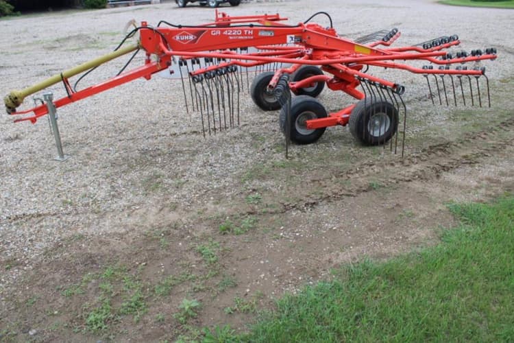 Kuhn GA4220TH Hay and Forage Hay - Rakes/Tedders for Sale | Tractor Zoom