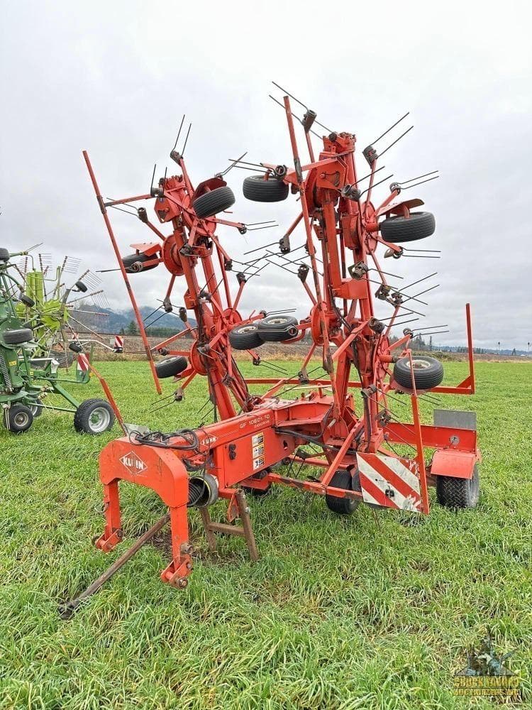 SOLD - Kuhn SR112 Hay and Forage Hay - Rakes/Tedders | Tractor Zoom