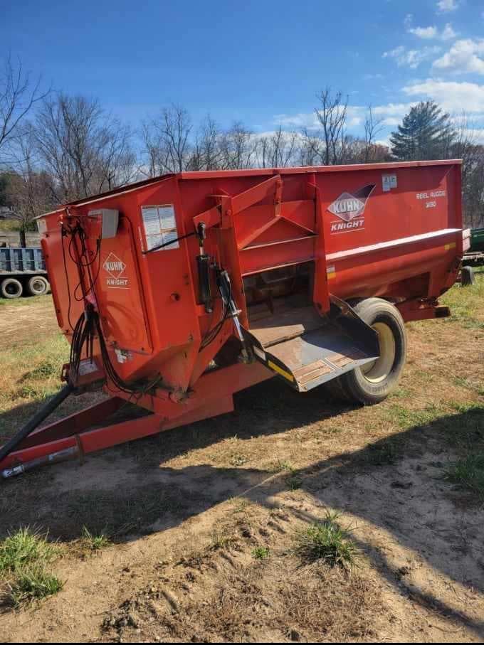 SOLD - Kuhn Knight 3130 Hay and Forage Grinders/Mixers | Tractor Zoom
