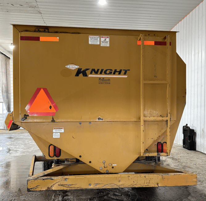 Tractor Zoom - Kuhn Knight 3142