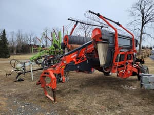 SOLD - Kuhn Merge-Maxx 900 Hay and Forage | Tractor Zoom