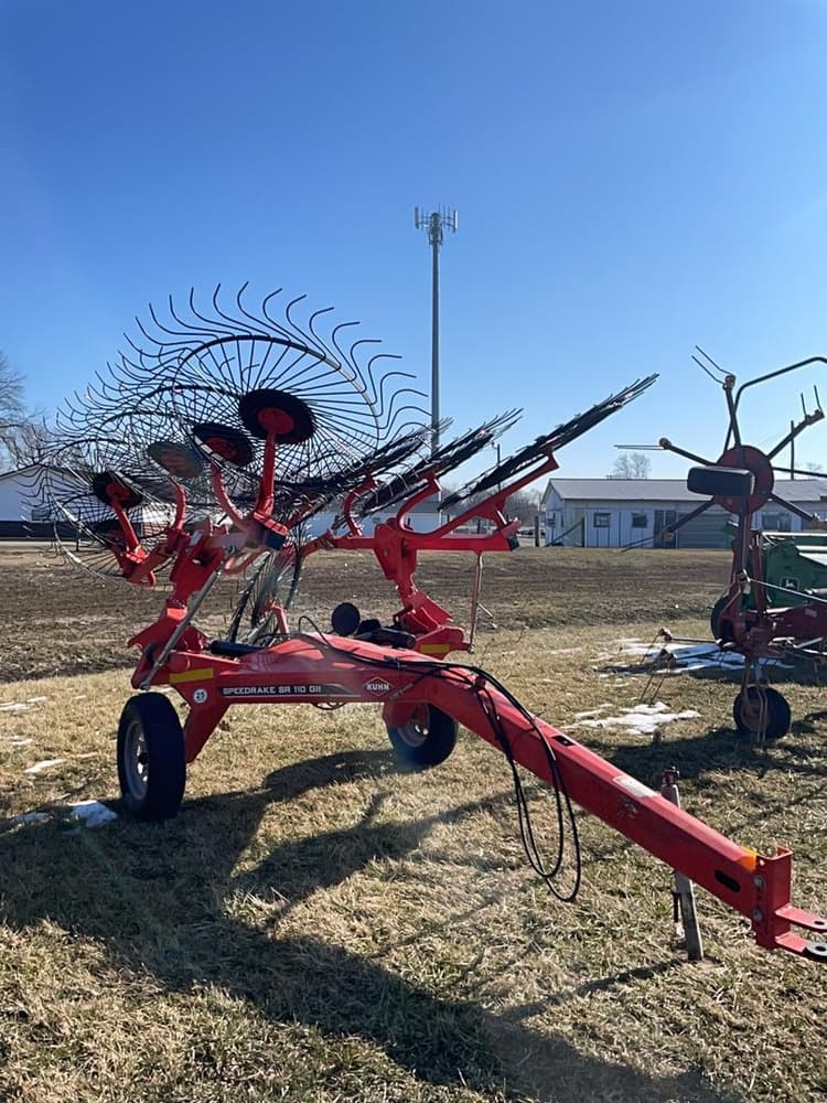 Kuhn SR110GII Hay and Forage Hay - Rakes/Tedders for Sale | Tractor Zoom