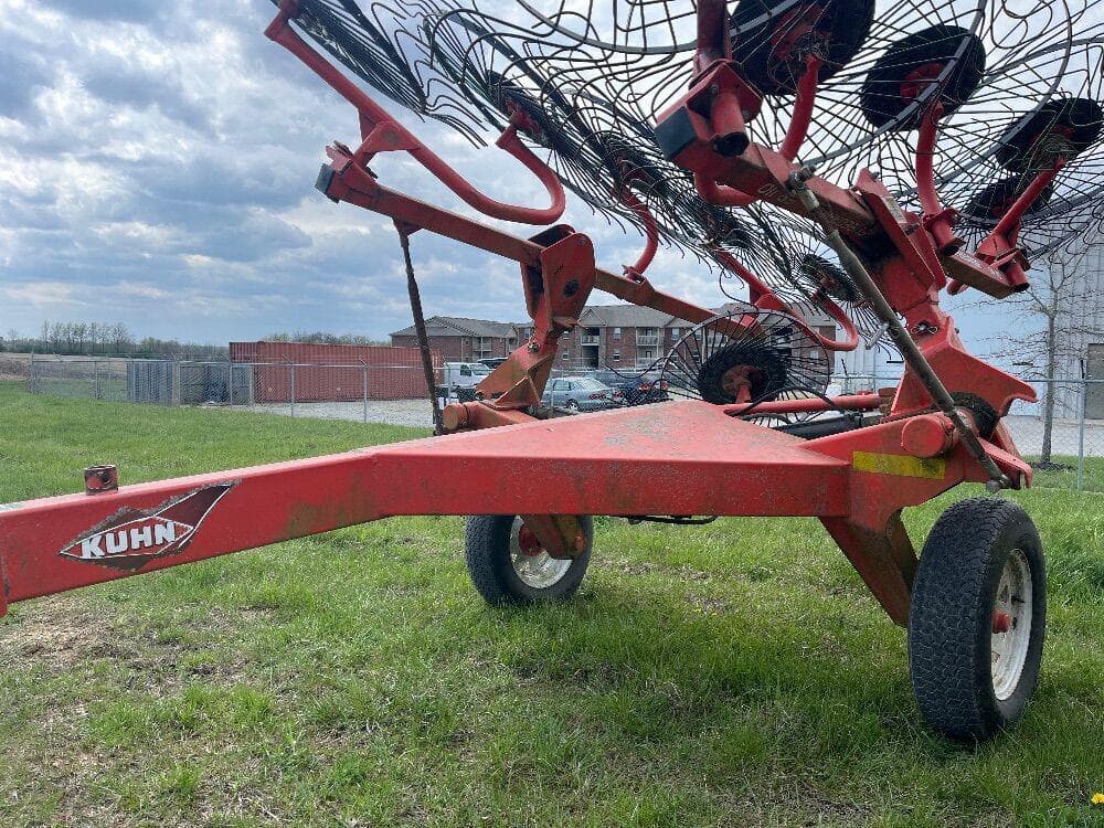 Kuhn SR110 Hay and Forage Hay - Rakes/Tedders for Sale | Tractor Zoom