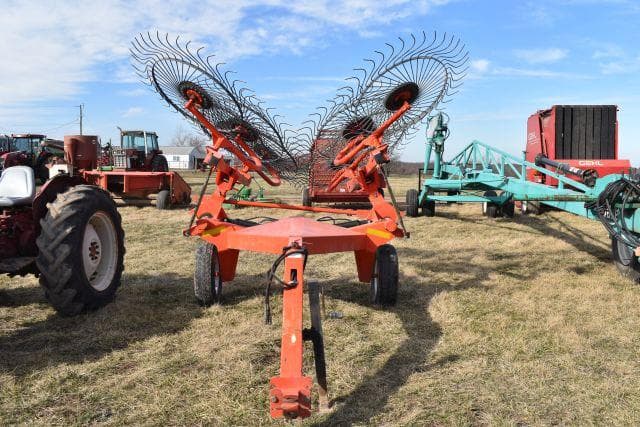 Kuhn SR108 Hay and Forage Hay - Rakes/Tedders for Sale | Tractor Zoom