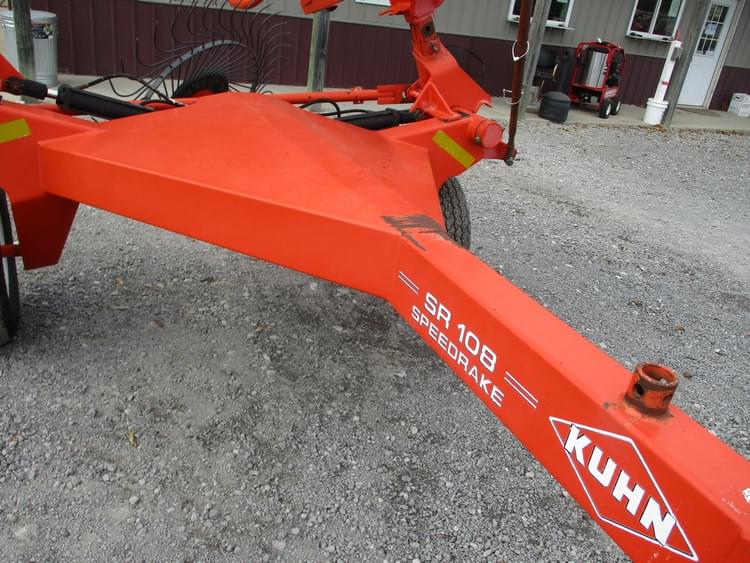 Kuhn SR108 Hay and Forage Hay - Rakes/Tedders for Sale | Tractor Zoom
