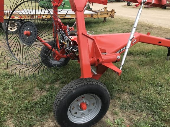 Kuhn SR110 Hay and Forage Hay - Rakes/Tedders for Sale | Tractor Zoom