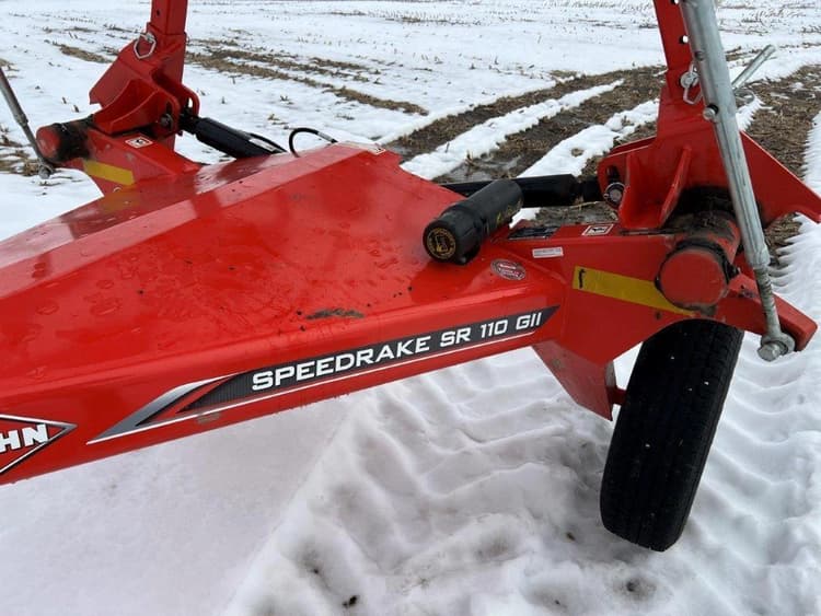 Kuhn SR110 Hay and Forage Hay - Rakes/Tedders for Sale | Tractor Zoom