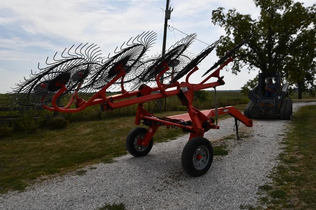 Kuhn SR110 Hay and Forage Hay - Rakes/Tedders for Sale | Tractor Zoom