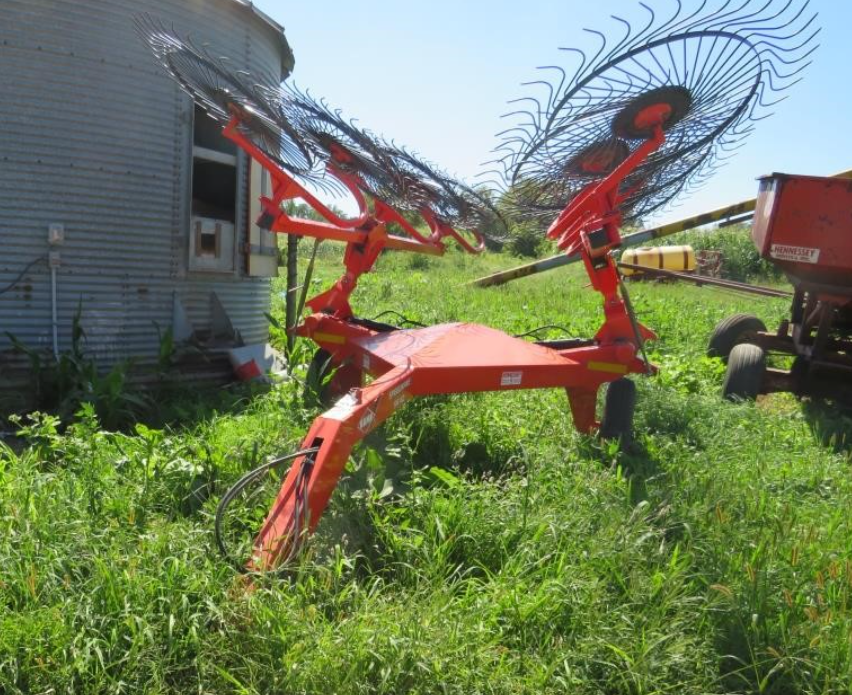 SOLD - Kuhn SR112 Hay and Forage | Tractor Zoom