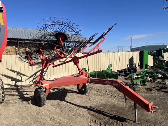 SOLD - Kuhn SR112 Hay and Forage Hay - Rakes/Tedders | Tractor Zoom