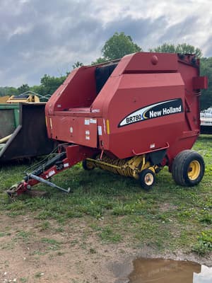SOLD - L10- NEW HOLLAND HAY ROLLER BR780 Hay and Forage with --- Bales ...