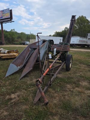 SOLD - New Idea 309 Lot No. 6851463 Harvesting | Tractor Zoom