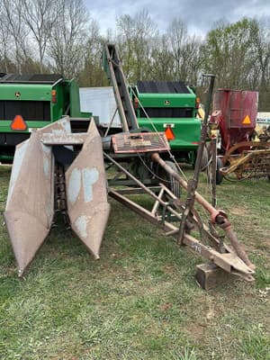 SOLD - New Idea 309 Lot No. 4845936 Harvesting | Tractor Zoom