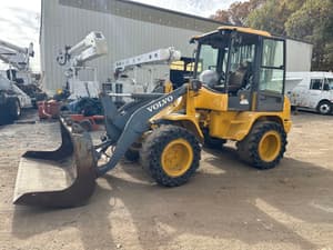 SOLD - Volvo L35B Lot No. 228987819 Construction with --- Hrs | Tractor ...