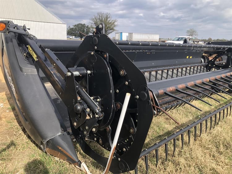 2016 MacDon FD75 Harvesting Headers - Platform for Sale | Tractor Zoom