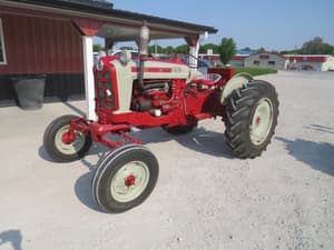 SOLD - Lot # 1326 - FORD 901 Tractors with 62 HP | Tractor Zoom