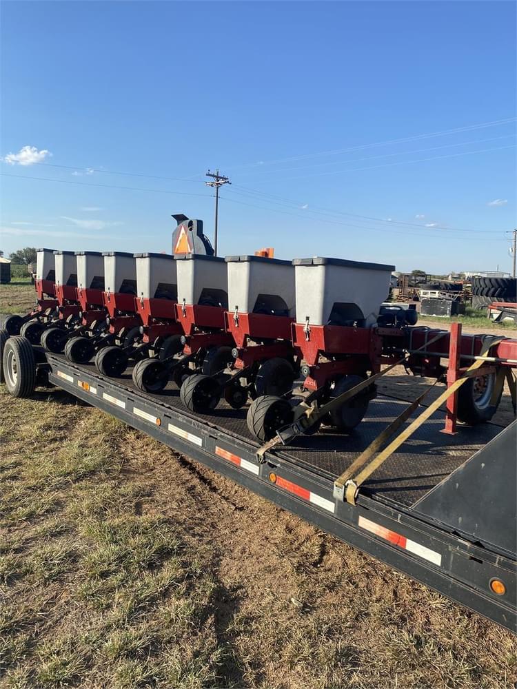 SOLD - Case IH 1200 Planting Planters | Tractor Zoom