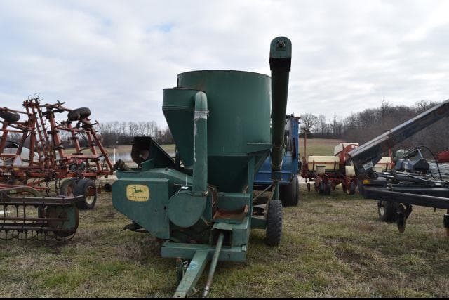 John Deere 400 Hay and Forage Grinders/Mixers for Sale | Tractor Zoom