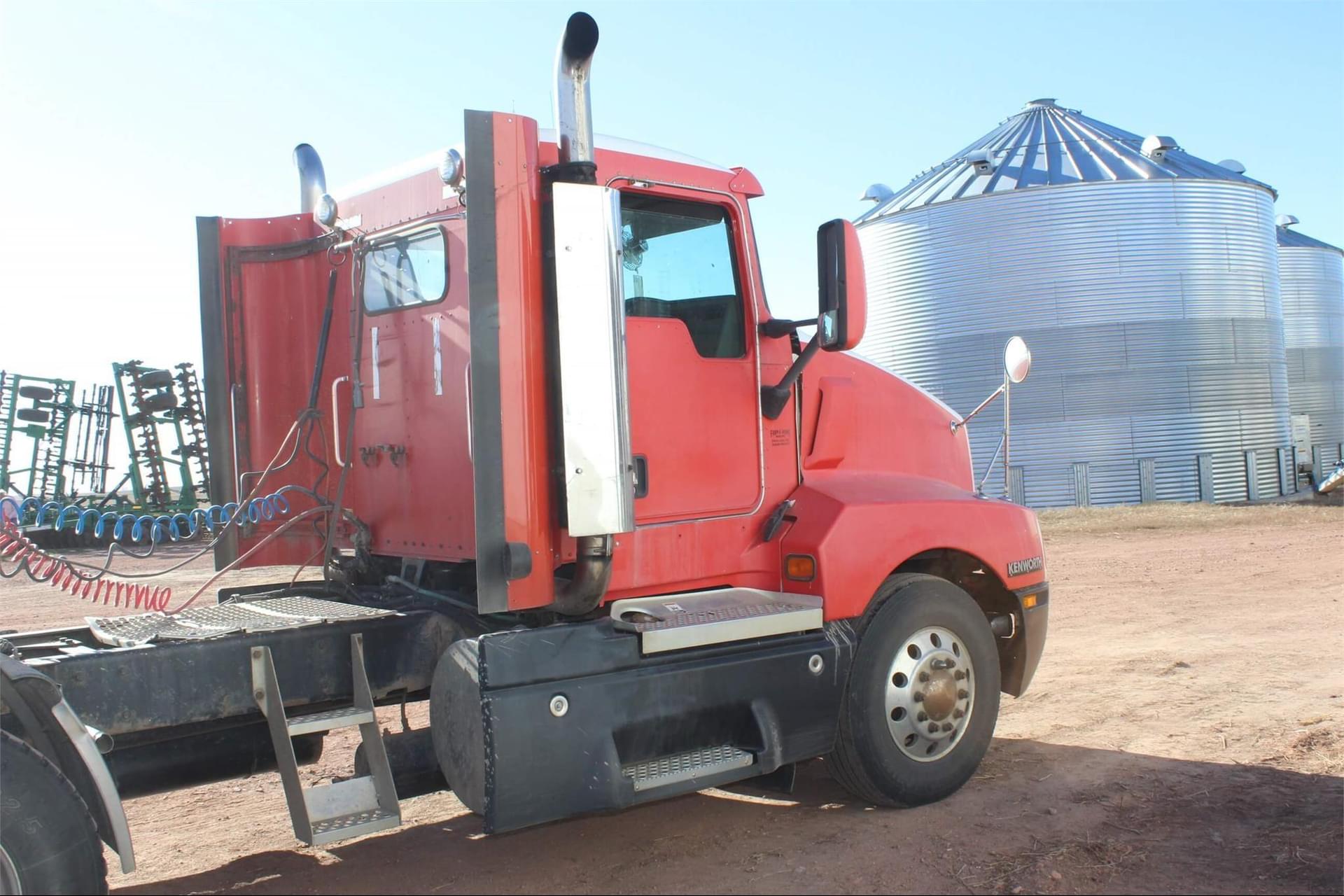 2004 Kenworth T600 Other Equipment Trucks for Sale | Tractor Zoom