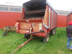 SOLD - H&S 7+4 Twin Auger Lot No. 228830001 Harvesting | Tractor Zoom