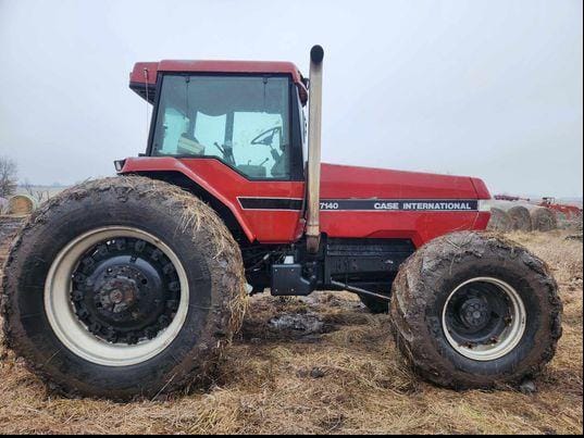 SOLD - Lot # - 1990 CASE IH 7140 Tractors with 216 HP | Tractor Zoom