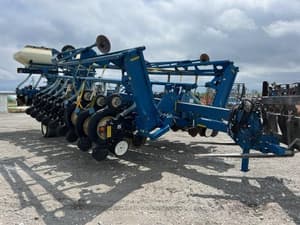 SOLD - 2008 Kinze 3800 Lot No. 226183191 Planting with 24 Rows ...