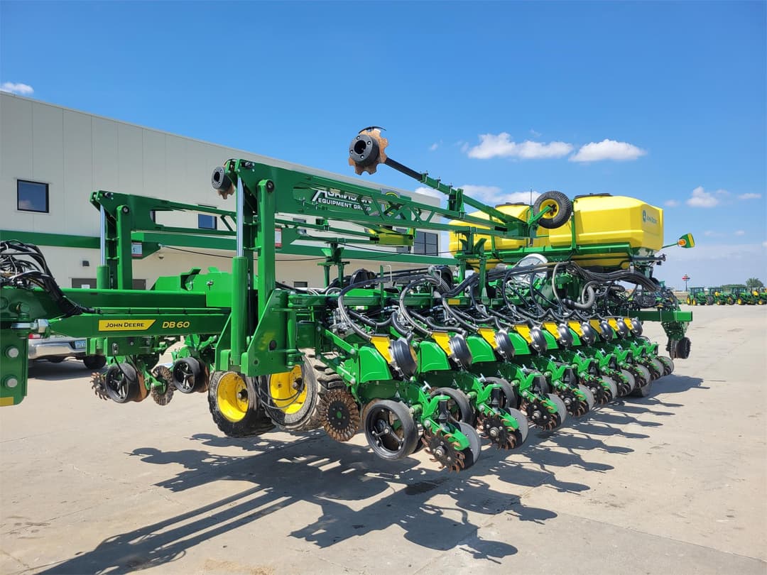 Lot # - 2022 JOHN DEERE DB60 Planting For Sale with 24 Rows | Tractor Zoom