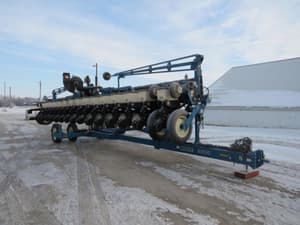 SOLD - Lot # 23 - KINZE 3600 Planting with 16 Rows | Tractor Zoom