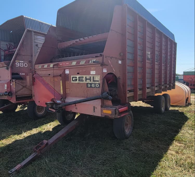 Gehl 960 Harvesting Forage Wagons for Sale | Tractor Zoom