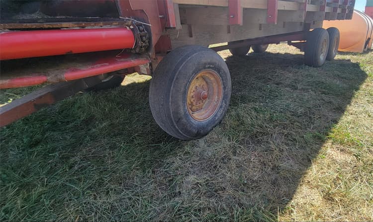 Gehl 960 Harvesting Forage Wagons for Sale | Tractor Zoom