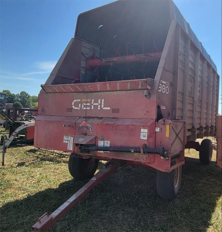 Gehl 980 Harvesting Forage Wagons for Sale | Tractor Zoom
