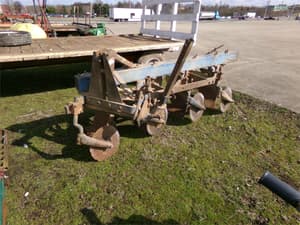 SOLD - Ford 140 Lot No. 231781231 Tillage with 4 Bottoms | Tractor Zoom