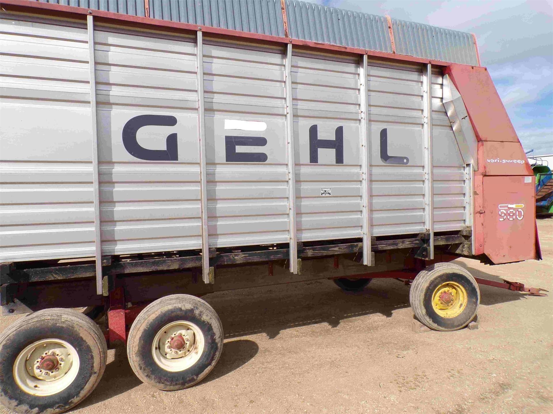 Gehl 980 Harvesting Forage Wagons for Sale | Tractor Zoom
