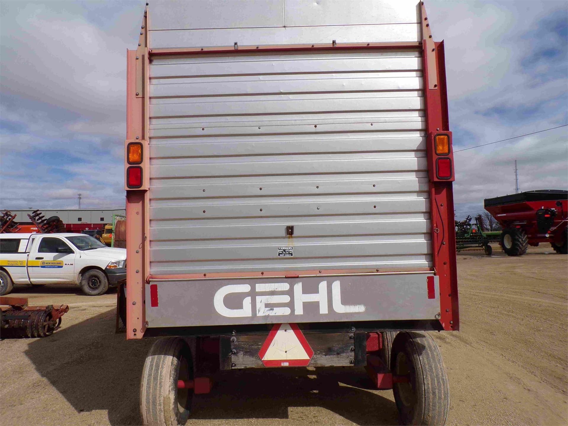 Gehl 980 Harvesting Forage Wagons for Sale | Tractor Zoom