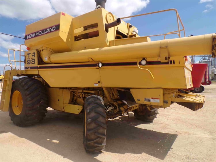 1997 New Holland TR98 Combines Class 6 for Sale | Tractor Zoom