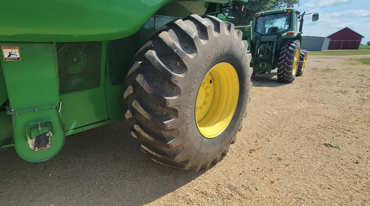 2006 John Deere 9560 STS Combines Class 5 for Sale | Tractor Zoom